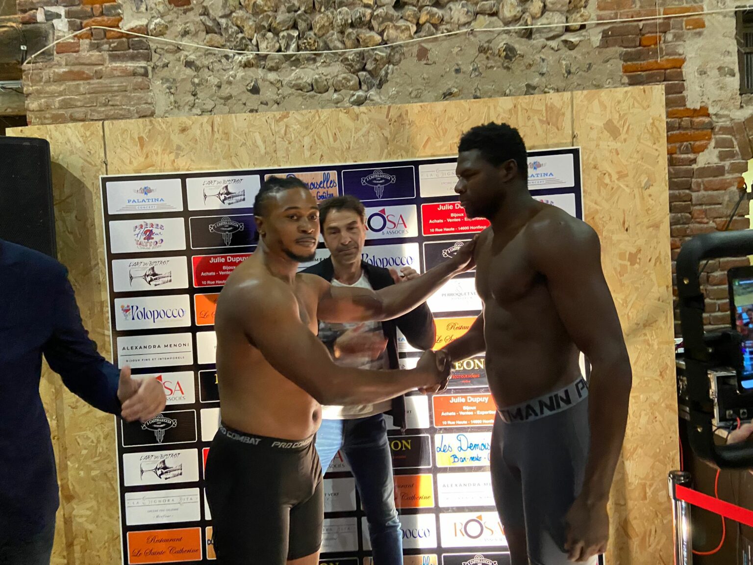 Honfleur : Gala de boxe, la pesée avant le combat - Honfleur-Infos